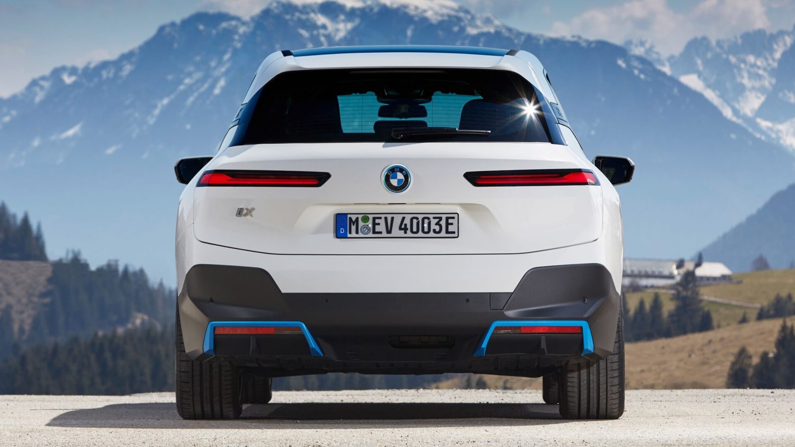 First-ever BMW iX xDrive40 launched: All you need to know - Vandi4u