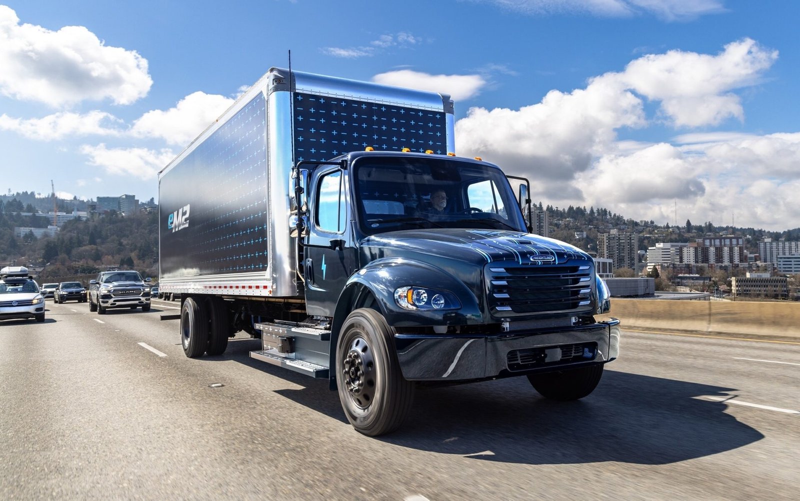 Daimler Truck unveils new Freightliner eM2 electric truck in North ...